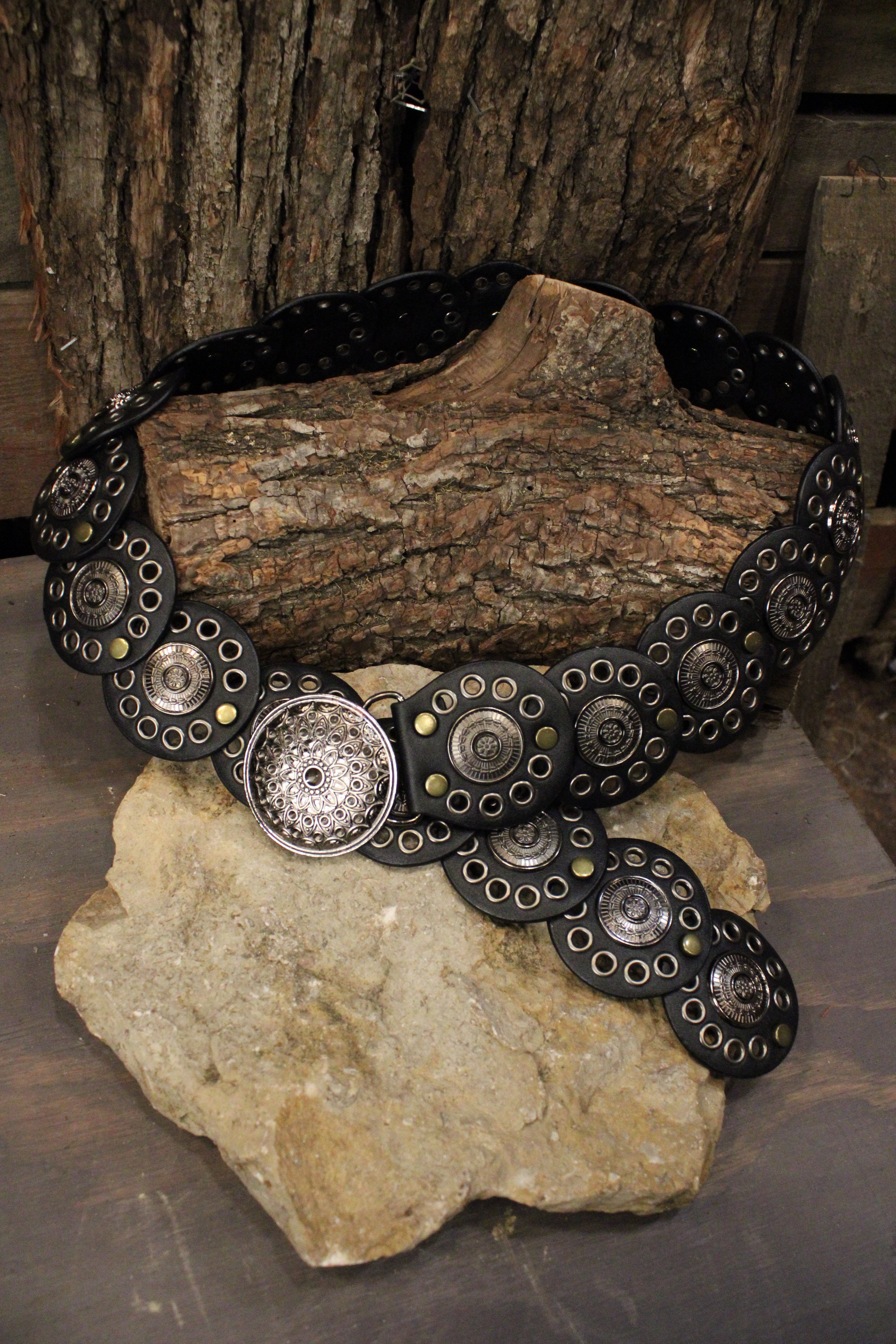 Black Medallion Belt – Farm Girls Fancy Frills