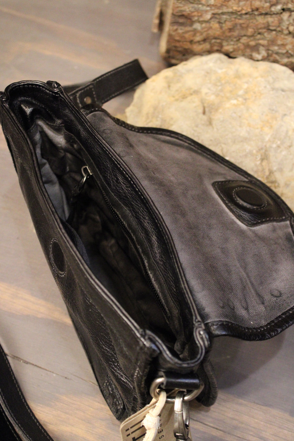 Bed|Stu Occurrence Black DD Handbag – Farm Girls Fancy Frills