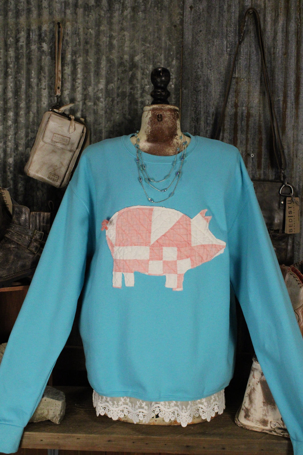 FGO Patchy Piggy Quilt Sweatshirt – Farm Girls Fancy Frills